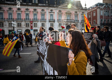 Lisbon, PORTUGAL, Portugal. 25th Apr, 2019. Young girl with a head full ...