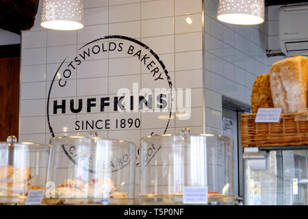 Huffkins Cotswolds bakery and tea rooms window, Stow on the Wold ...