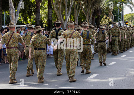 Australian soldiers march in an Anzac Day parade Stock Photo - Alamy