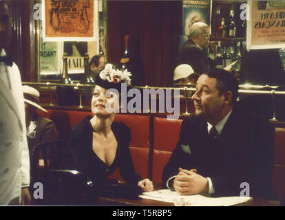 Le Vieux Fusil - Philippe Noiret *** Local Caption *** 1975, 1970er ...