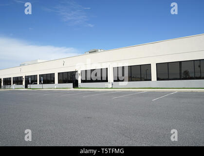 Modern One Story Office Building Stock Photo - Alamy