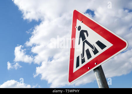 German pedestrian crossing sign - German road sign Stock Photo - Alamy