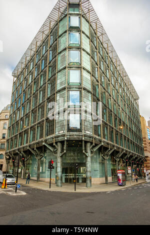 Accenture headquarters 60 Queen Victoria Street London Stock Photo - Alamy