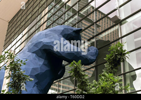 Iconic blue bear sculpture, "I see what you mean" at the Colorado ...