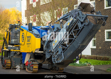 Pavement milling, cold planing, asphalt milling, or profiling machine ...