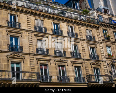 Paris residential buildings. Old Paris architecture, beautiful facade ...