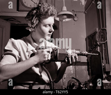 1940s ROSIE THE RIVETER TWO WOMEN WW2 DEFENSE INDUSTRY WORKERS IN ...