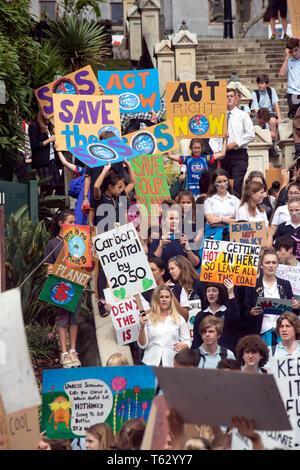 School children protest climate change strike rally in the Domain ...
