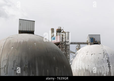 The Ash Grove Cement Plant in Durkee, Oregon Stock Photo - Alamy