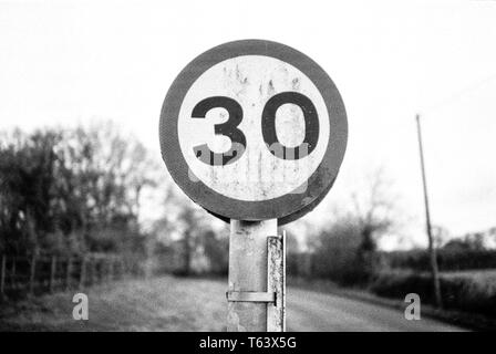 30 miles per hour speed limit sign Stock Photo: 52422256 - Alamy