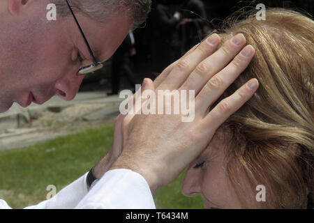 Bénédiction par le nouvel ordinant. Ordinations sacerdotales ...
