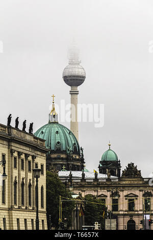 foggy weather in the city Stock Photo - Alamy