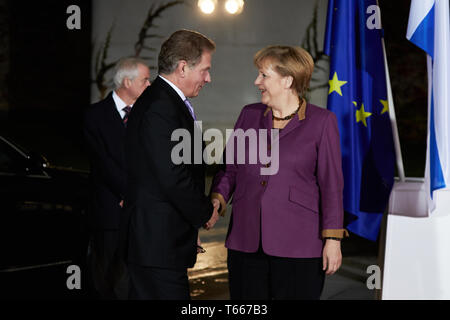 Angela Merkel meets President Sauli Väinämö Niinis Stock Photo - Alamy