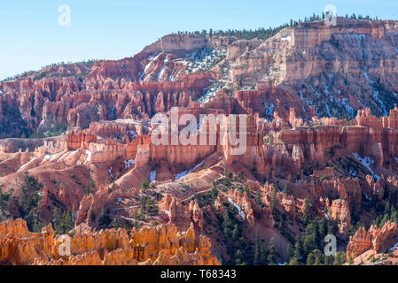 Rock formations at the Bryce Amphitheater viewed from Sunset Point ...