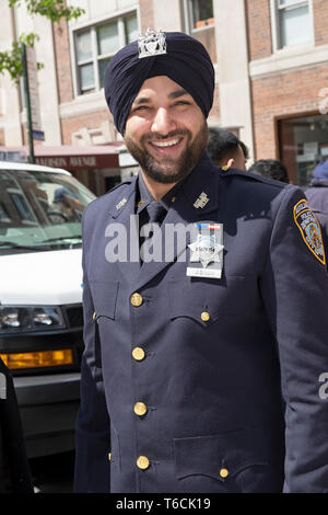 New York City policeman badge, New York, USA NYPD Stock Photo - Alamy