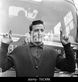 Leeds RL team leave for Wembley 1968 Stock Photo - Alamy