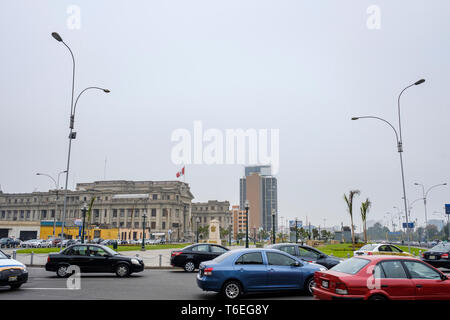 Busy streets and pollution fog in Lima, Peru Stock Photo - Alamy