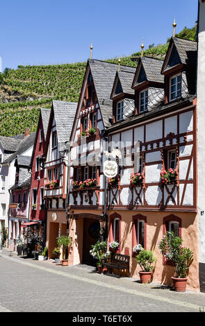 Bernkastel-Kues: Bernkastel Old Town, bridge above river Mosel (Moselle ...