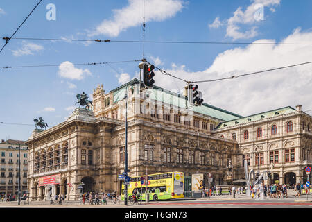 vienna state opera Stock Photo - Alamy