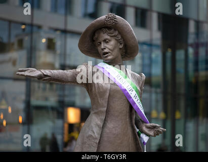 Emmeline Pankhurst statue, Manchester Stock Photo - Alamy