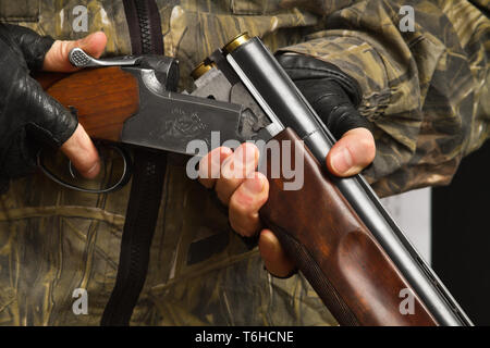 hunter hands in gloves load a double-barreled shotgun Stock Photo - Alamy