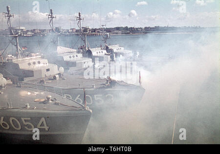 Bundesmarine Schnellboot Typ 140 Jaguar-Klasse / Federal German Navy ...