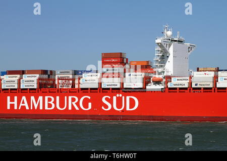 The container ship CAP SAN MARCO of the "Hamburg Süd" shipping company ...