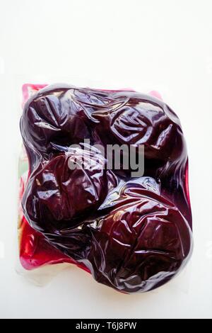 whole peeled beetroot Stock Photo - Alamy