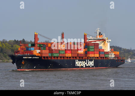 The container ship Yorktown Express of the shipping company Hapag-Lloyd ...