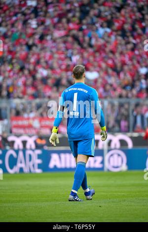 Manuel NEUER (FC Bayern Munich goalkeeper) celebrates on the town hall ...