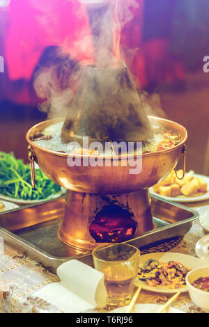 Chongqing hot pot double-flavor hot pot spicy hot pot base mountain ...