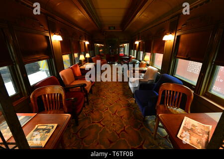 Rest and dining area of an American Pullman car Stock Photo - Alamy