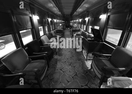 Rest and dining area of an American Pullman car Stock Photo - Alamy