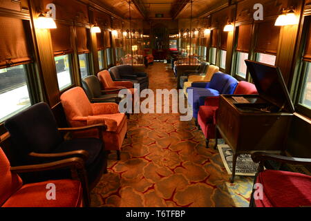 Rest and dining area of an American Pullman car Stock Photo - Alamy