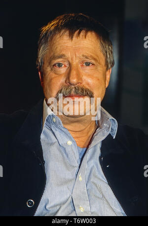 Wolf Biermann, deutscher Lyriker und Liedermacher, mit seiner Mutter ...