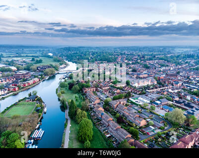 River Thames showing Caversham Bridge, Caversham, Reading, Berkshire ...