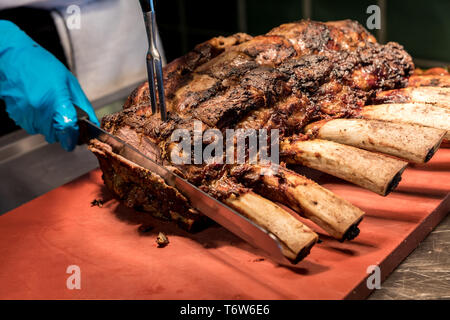 Chef carving beef Stock Photo - Alamy