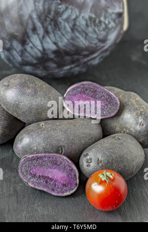 Potato variety Prunelle Stock Photo - Alamy