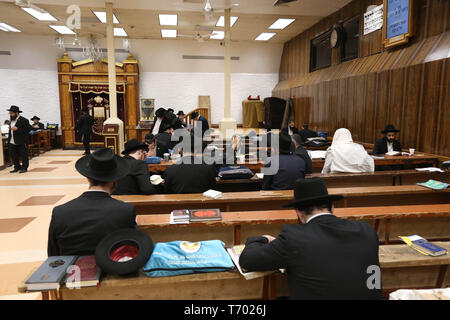 April 20, 2019 - Members of the congregation praying at the Synagogue ...