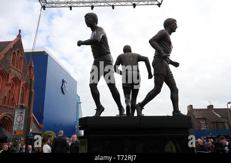 A statue celebrating Everton's 'Holy Trinity' - the celebrated midfield ...