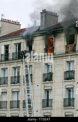Paris firefighters stop appartment fire, Paris, France Stock Photo - Alamy