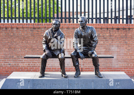 Statue of Jimmy Sirrel and Jack Wheeler, Legends of the Lane, outside ...