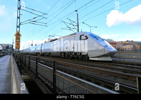 x2000 high speed train rail railway trains sweden swedish station SJ ...