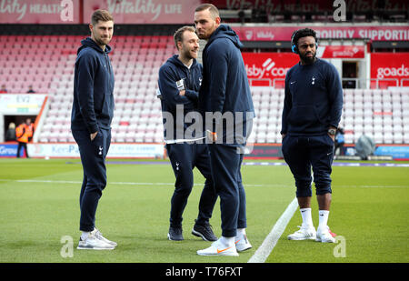 from left to right Christian Eriksen, Eric Smith (St. Pauli) Wolfsburg ...