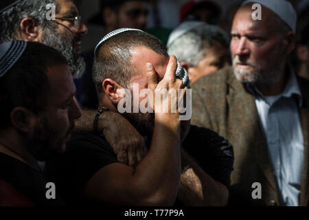 Family and friends mourn during the funeral of Staff Sgt. Nave ...