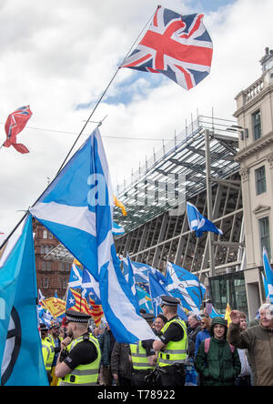 GLASGOW, SCOTLAND - 4th MAY 2019: Police forming a line between the ...