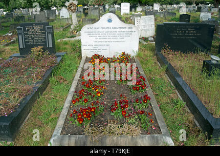 grave of wpc jane philippa arbuthnot, killed in the harrods bombing of ...