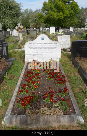 grave of wpc jane philippa arbuthnot, killed in the harrods bombing of ...