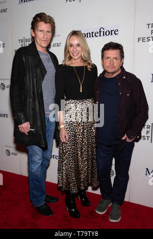 (L-R) Denis Leary, Tracy Pollan, Michael J. Fox and Bill Lawrence ...