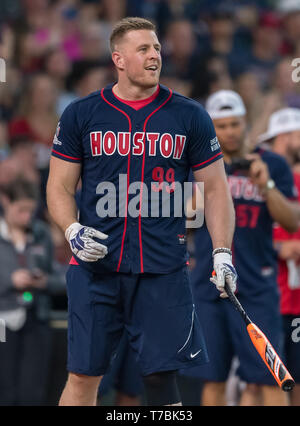 Houston Texans defensive end J.J. Watt (99) rushes during an NFL ...